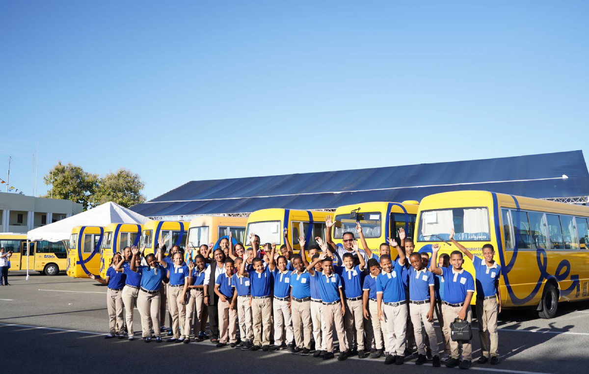 Presidente Luis Abinader pone en funcionamiento el Transporte ...